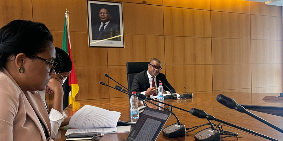 Ministro da Economia e Finanças discute implementação do fundo soberano ...